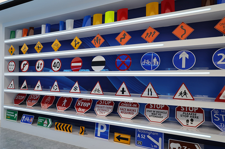 What Do The Colors Of Road Traffic Signs Mean? - Runkun